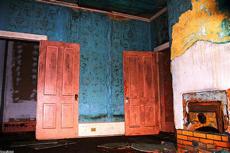 Looking Grave 12 Spooky And Scary Abandoned Funeral Homes Weburbanist