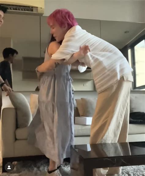 “เขื่อน ภัทรดนัย” โพสต์ซึ้ง เซอร์ไพรส์ซื้อห้องข้างๆ รับขวัญลูกคนแรก “ป๊อปปี้ เคโอติก” พร้อมขอ