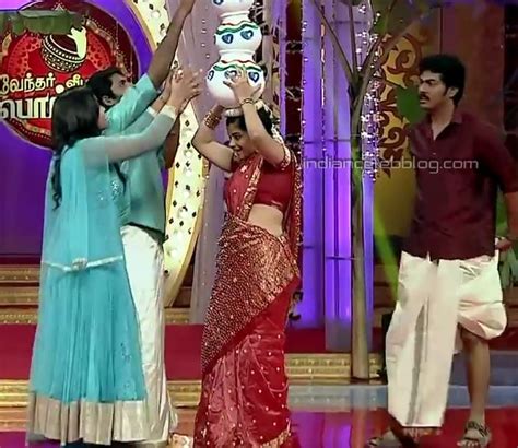 Haripriya Vignesh Tamil Tv Hot Saree Navel Game Show Video