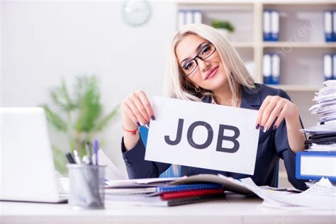 Background Pengusaha Wanita Dengan Pesan Di Kantor Di Meja Vektor Dan