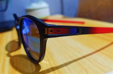 Oakley Latch, Men's Fashion, Watches & Accessories, Sunglasses ...