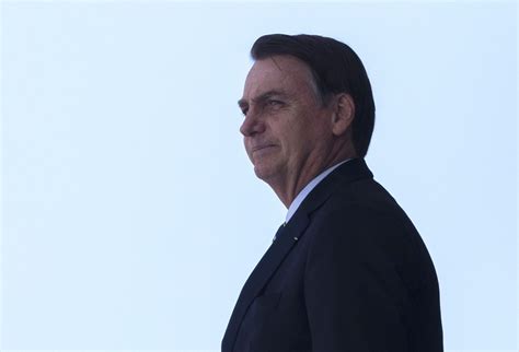 Governo corta 21 000 cargos e gratificações
