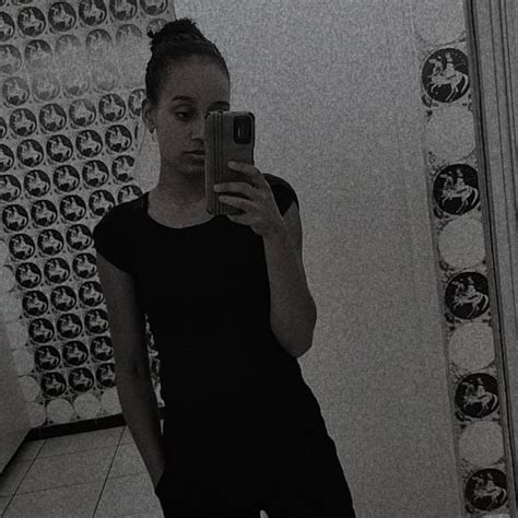 Larissa Oliveira Lari Liver Threads Say More