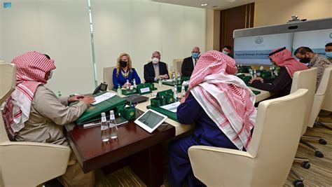 عام مساعد وزير الدفاع للشؤون التنفيذية يلتقي بوفد من المجلس الأطلسي