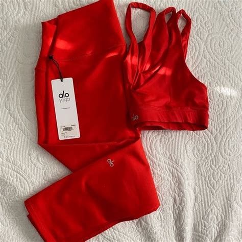 Alo Yoga Set In Cherry Red With Tags Trajes Esportivos Roupas Fitnes Roupas