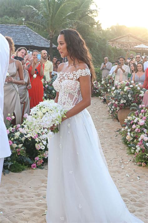 Lais Ribeiro And Joakim Noah Tie The Knot On The Beach In Brazil 0713