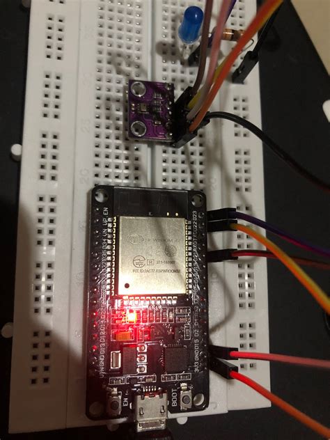 esp32 web server room monitoring and controlling system by 18220021