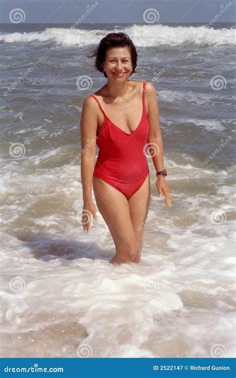 Plażowa kobieta latynoska obraz stock Obraz złożonej z plaża 2522147