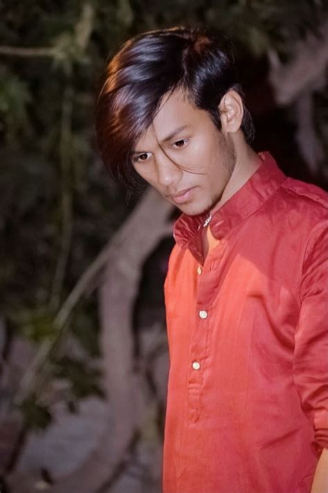 Avinash Kishore Cool Poses Poses