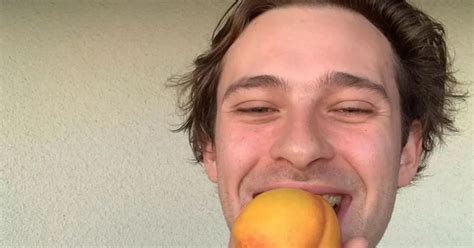 Dj Flume Breaks His Silence After Performing A Sex Act On His Girlfriend On Stage Irish Mirror