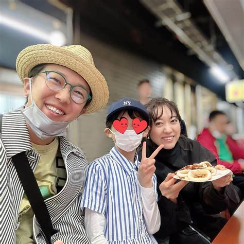 金子貴俊さんのインスタグラム写真 金子貴俊instagram「今日はお兄ちゃんは学校なので、休みの娘のランチリクエストが「お寿司を食べ