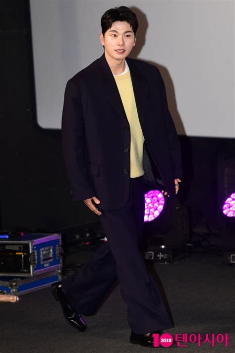 Ten 포토 이이경 영화관 밝히는 외모 텐아시아
