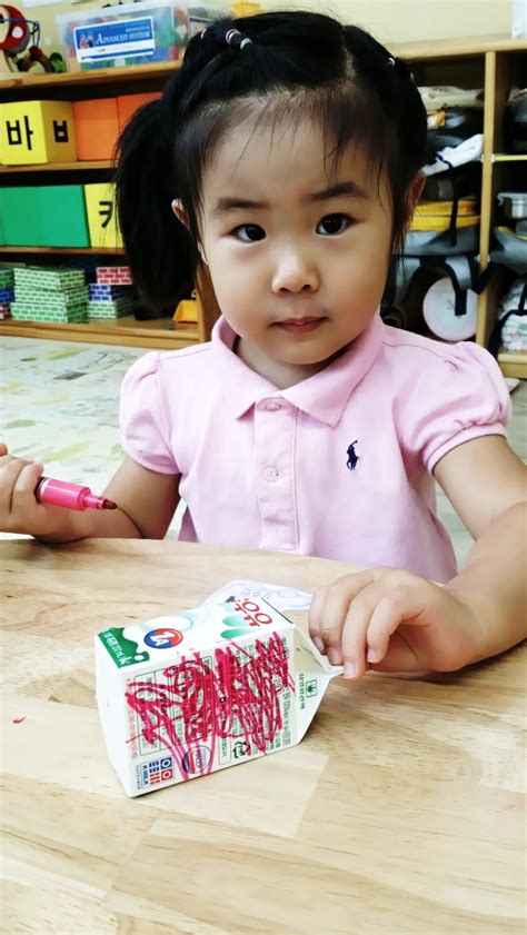 34개월 아기 놀이 어린이집 우유컵 이용해 종이배 만들기 배 띄우기 놀이 네이버 블로그