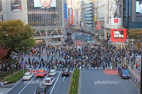 スクランブル交差点 写真素材 1080961 無料 フォトライブラリー Photolibrary