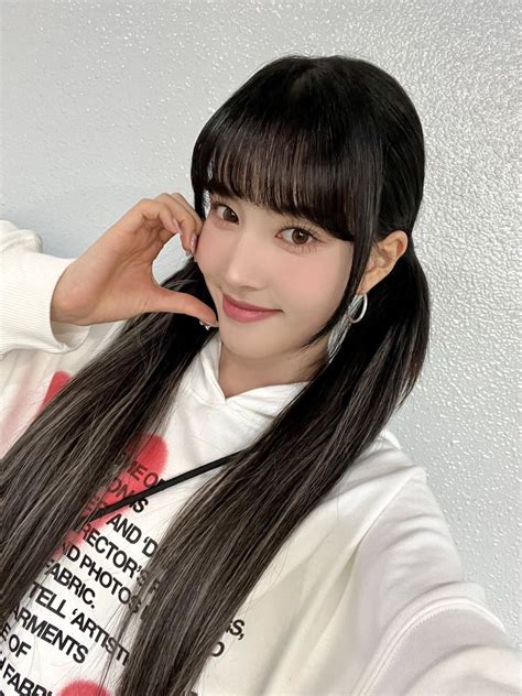 STAYC 스테이씨 on Twitter 스윗 인기가요 스페셜 MC를 맡은 날 위라니 정말 고마워요 스윗 덕분이에요 오늘 남은 하루도 곰팅