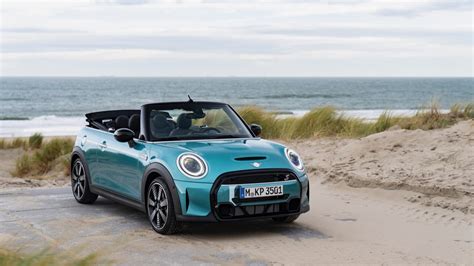 MINI Cabrio Seaside Edition Con La Vista Al Mar