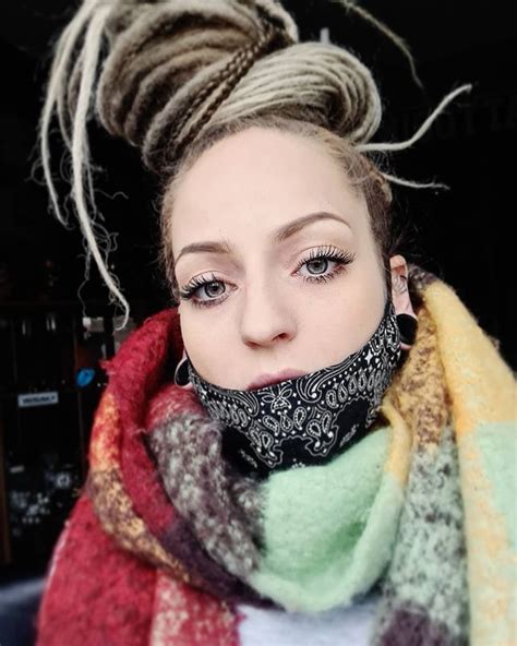 Pin Von Roxy Wayne Auf Dreadlocks