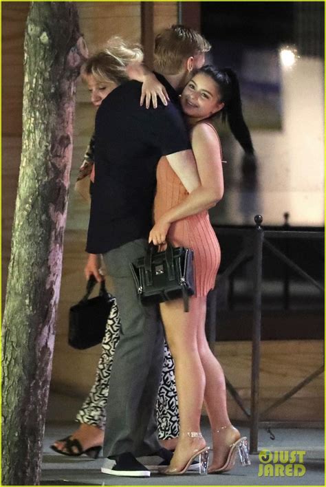 Ariel Winter And Bf Levi Meaden Share A Passionate Kiss After A Dinner