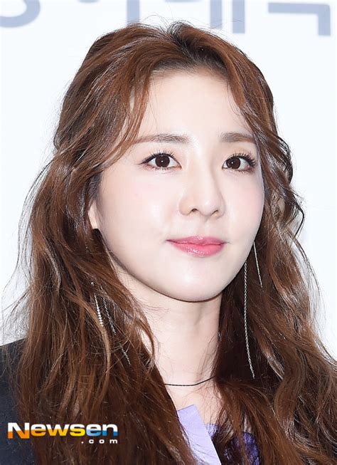 포토엔hd 산다라박 ‘변함없는 동안 미모 손에 잡히는 뉴스 눈에 보이는 뉴스 뉴스엔