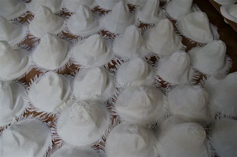 모양이나 염색 전에 짠 파나마 모자 행의 평면도 모자 만들기 몬테크리스티 파나마 모자 0명에 대한 스톡 사진 및 기타 이미지