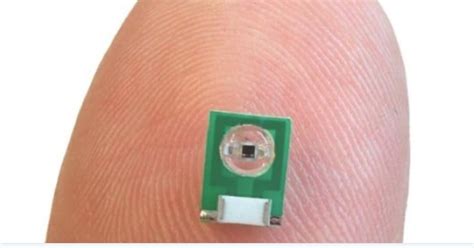 Minimally Invasive Sensor Detects Electrical Activity Optical Signals