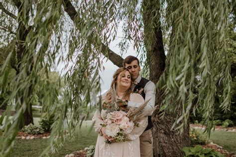 Willow Tree Wedding Ceremonies Wedding Venue With Weeping Willows