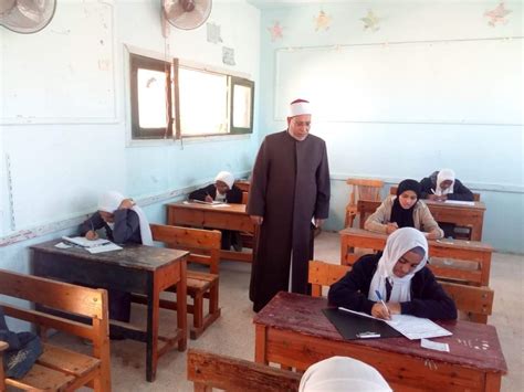 رئيس منطقة البحر الأحمر الأزهرية يتفقد امتحانات النقل بمعاهد الغردقة