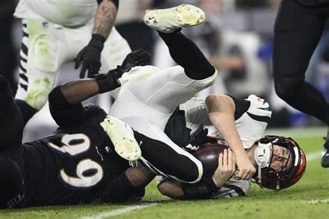 Ravens Handle Bengals 34 20 After Joe Burrow Exits In The 2nd Quarter