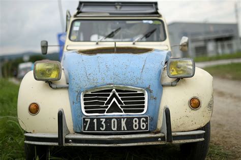 Los Fanáticos Del Citroen 2cv Exhiben Su Amor Ilimitado Por El