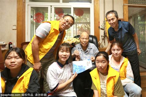 河南濮阳：送一架“飞机”表心意