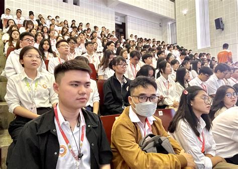 Trường Đh Thưởng 42 Tỉ đồng Học Bổng Cho Sinh Viên Xuất Sắc