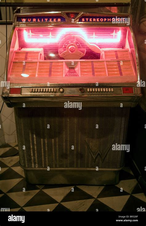 Wurlitzer Jukebox Hi Res Stock Photography And Images Alamy