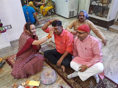 लालगंजअधिवक्ताओं कार्यकर्ताओं ने मोना से बंधवाई राखी विधायक ने विकास
