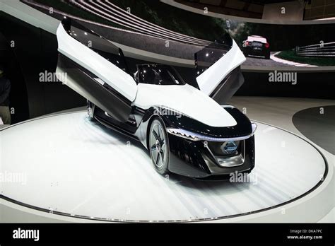 Nissan Bladeglider Concept Electric Car At Tokyo Motor Show 2013 In