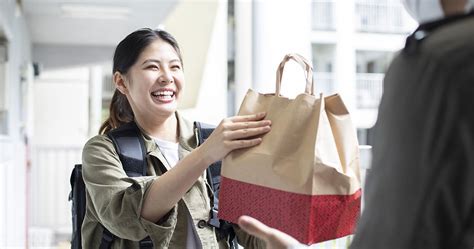 手土産を紙袋ごと渡すのはng？育ちがいい人ならどうする 育ちがいい人だけが知っていること ダイヤモンド・オンライン