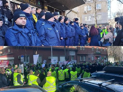 Сглобката разедини земеделците Едните продължават преговорите с Денков другите горят слама с