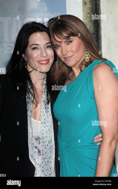 Jaime Murray Lucy Lawless Spartacus Hi Res Stock Photography And Images Alamy