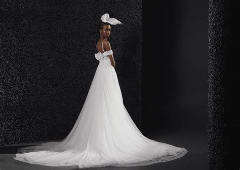 Vera Wang Bride Fall 2021 Collection Over The Moon