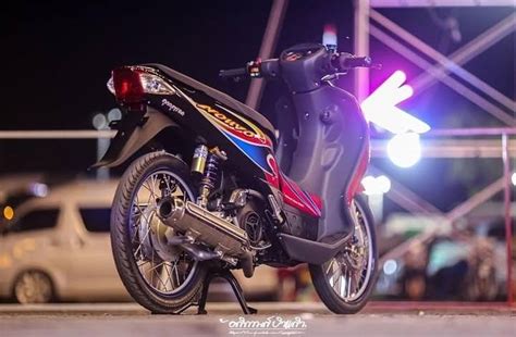 พชรภัทร พรหมสว่าง