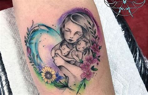Tatuaje De Madre Y Dos Hijos Tatuantes