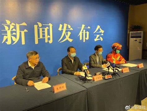 湖南长沙居民自建房倒塌事故：截至目前共救出10名被困者，发现26名遇难者长沙塌楼事故目前10人获救5人遇难搜救人员向长沙倒塌事故遇难者默哀