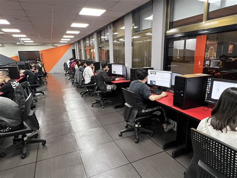 東南科大數遊系畢業門檻sse Unity證照 深智數位股份有限公司