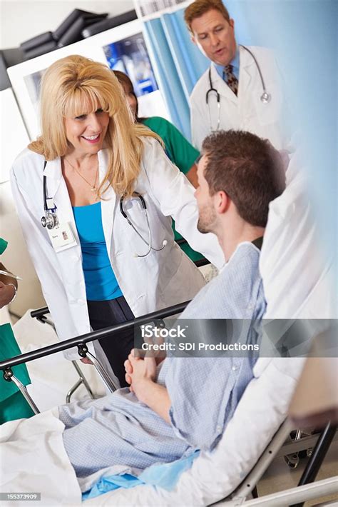 담담의 안락한 환자 병원 회복실 병원에 대한 스톡 사진 및 기타 이미지 병원 간호사 갈색 머리 Istock