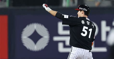 Lg 더이상 수비 실책은 없다···홍창기·문보경 호수비 힘입어 Po가 눈앞에 준po5