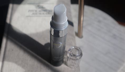 Cle De Peau Beaute Concentrated Brightening Eye Serum Review The