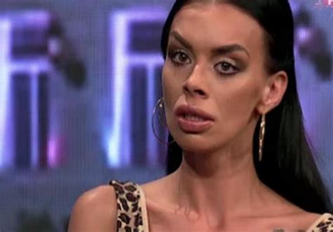 Bez Cenzure Zerina Hećo Zaboravila Na Kamere Pa Prošetala Gola Sve