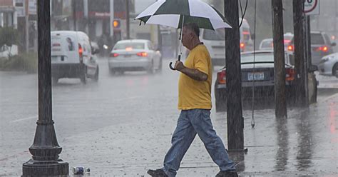 Saquen El Paraguas Alertan Por Fuertes Lluvias Con Descargas