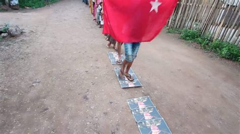 အားမာန်သစ် သပိတ် စစ်ကြောင်း မင်းအောင်လှိုင်ပုံကို မီးရှို့၊ ခြေဖြင့်နင