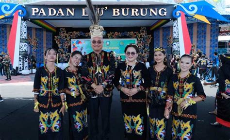 Bupati Wempi Bangga Generasi Muda Dayak Punan Kenalkan