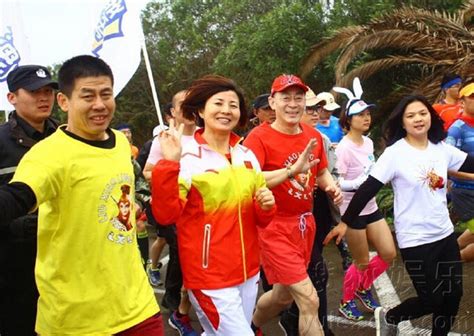 57岁六小龄童跑马拉松 不喘不累一脸轻松组图 国际在线